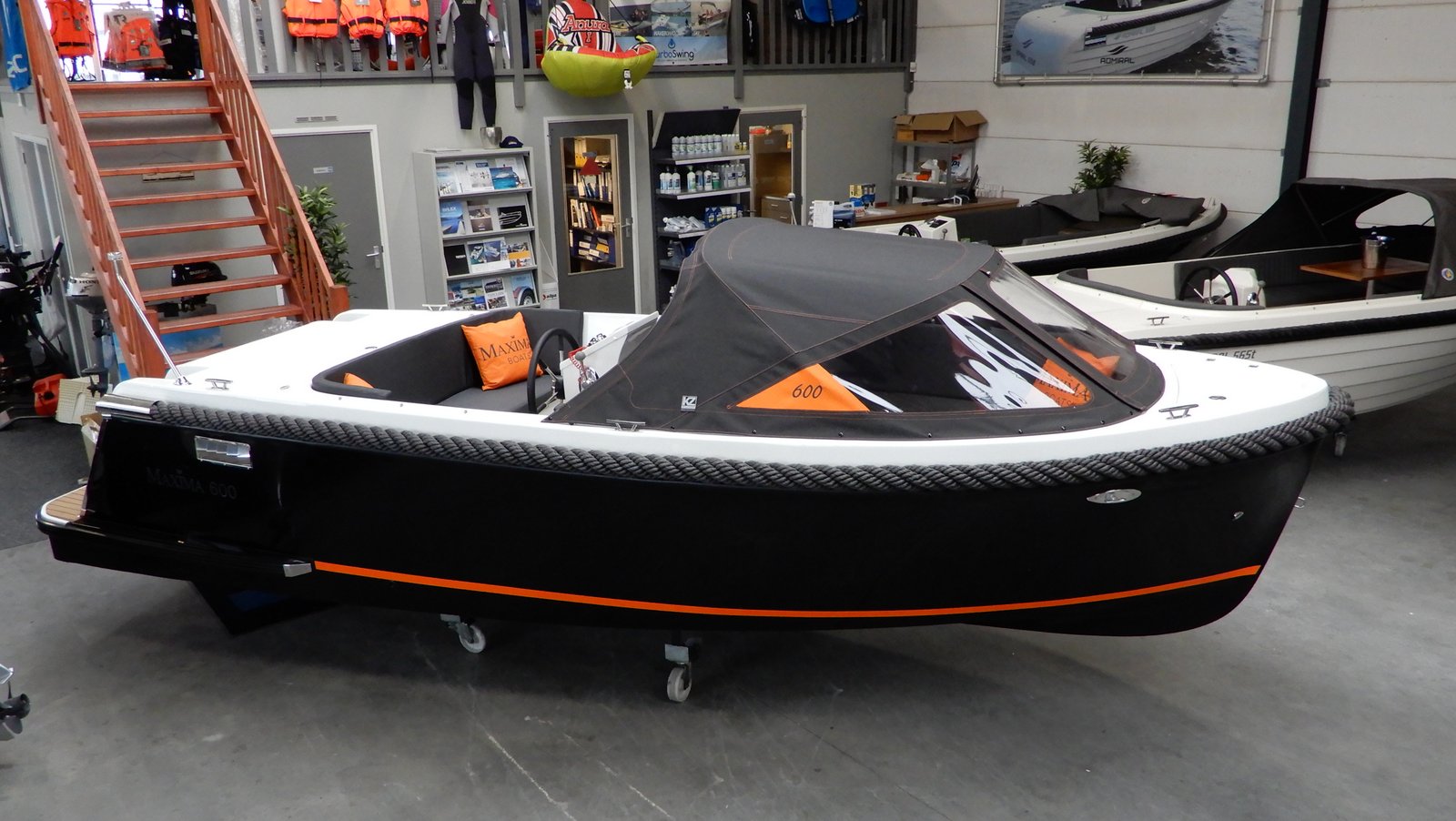 Maxima 600 Tender sloep bij Van Dijk Watersport