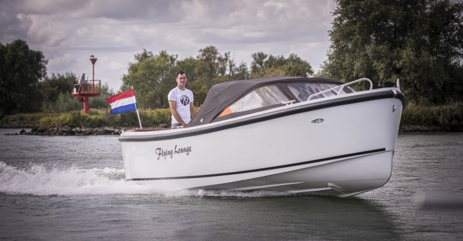 Maxima 750 Flying Lounge - Snelle sloep voor 12 personen - Van Dijk ...