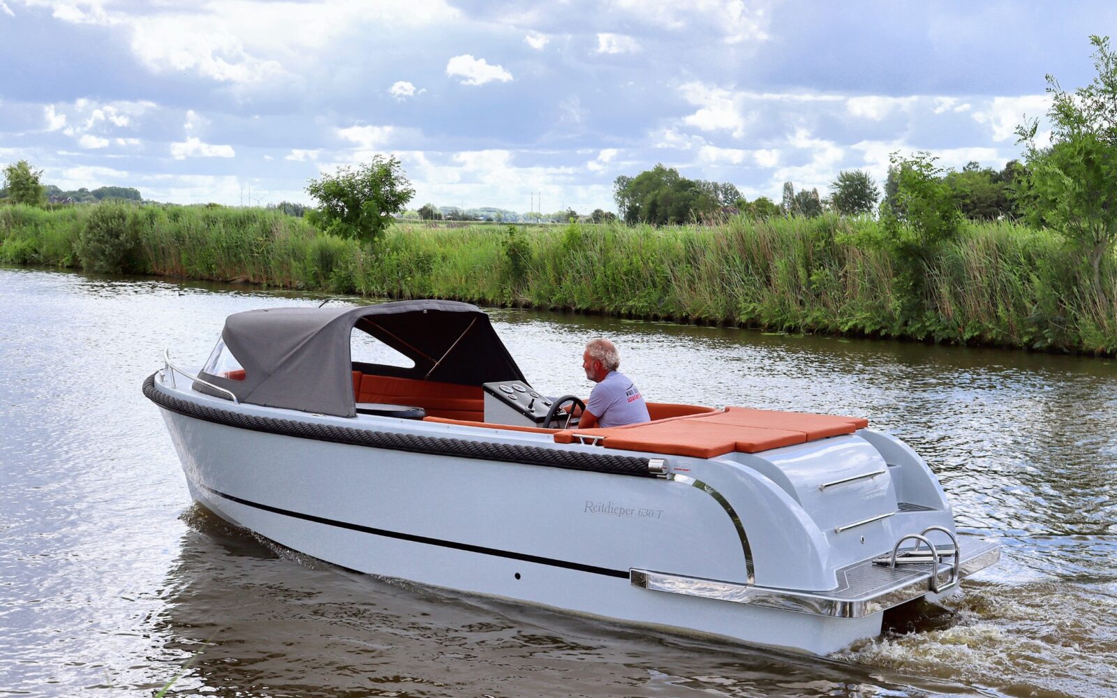 Een elektrische sloep kopen: wat komt erbij kijken? | Van Dijk Watersport